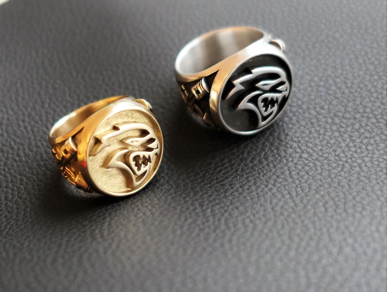 Dodge Ring Challenger SRT Hellcat Demon in Silver American Sports Car ...