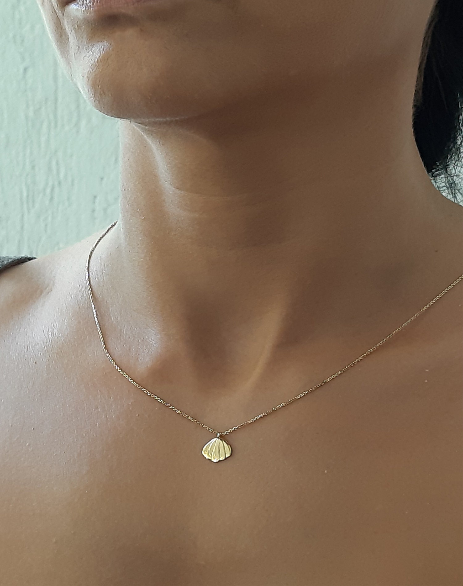 Tiny Solid Gold Clam Necklace 14k Yellow Gold Clam Shell - Etsy