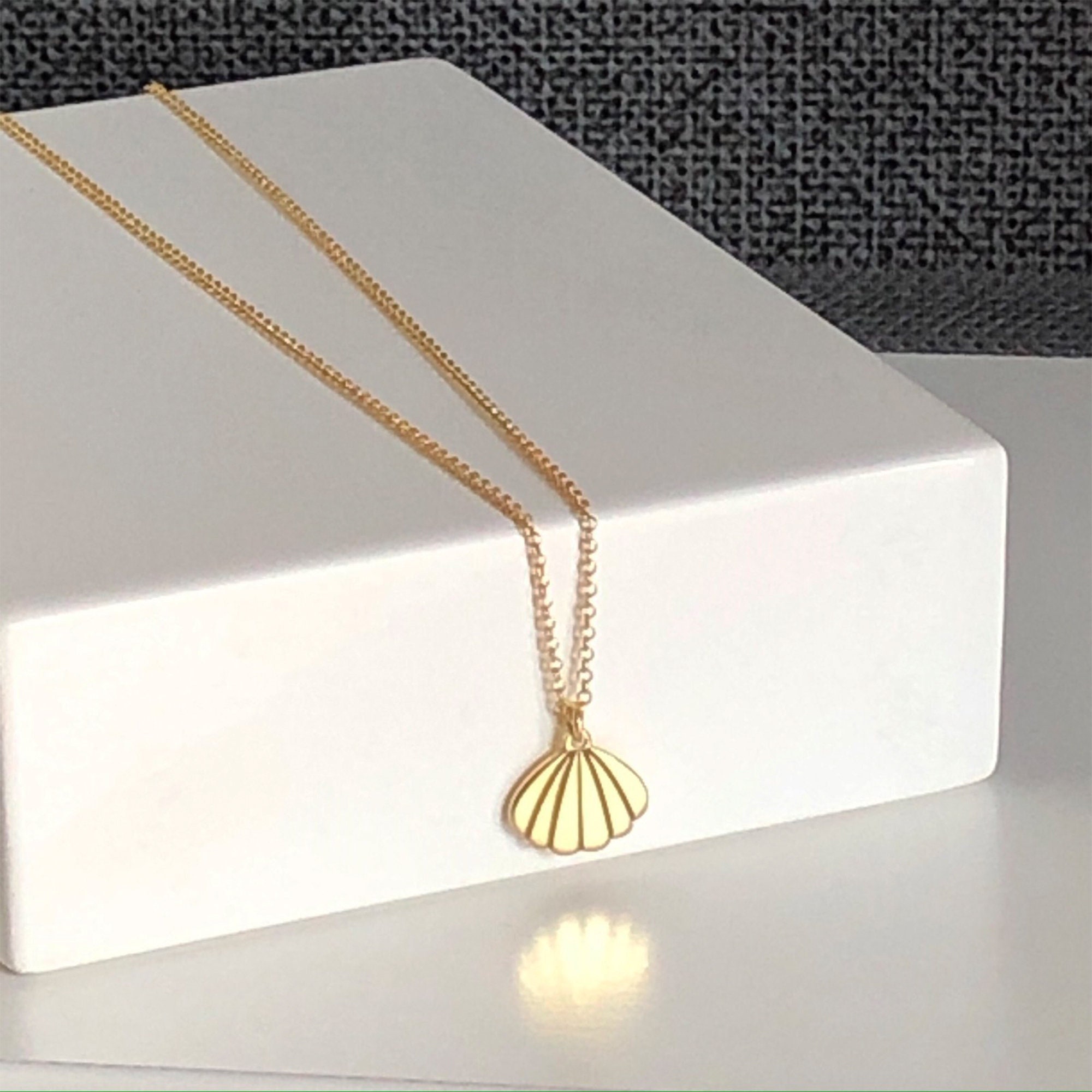 Tiny Solid Gold Clam Necklace 14k Yellow Gold Clam Shell - Etsy