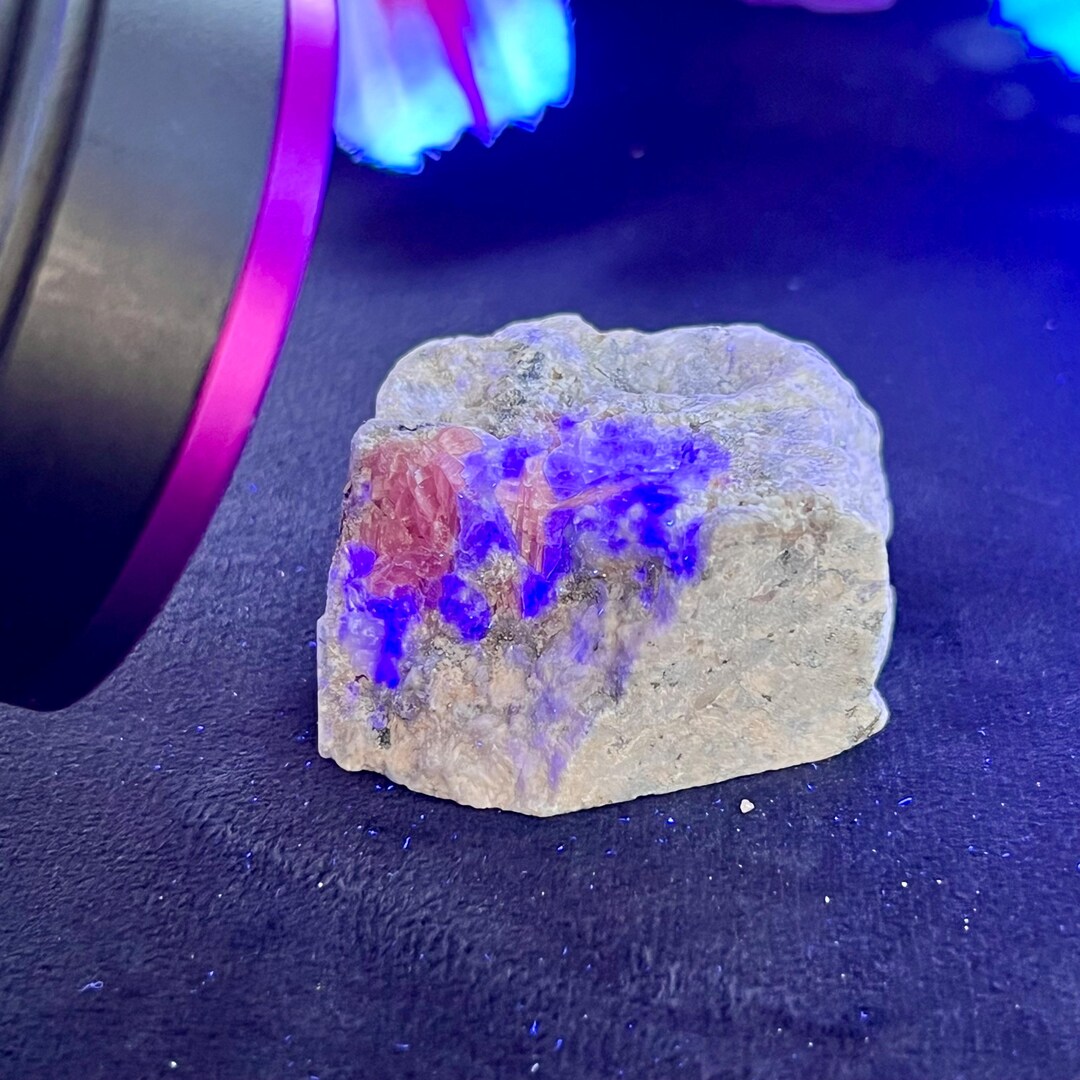 Rarest Tugtupite Stone Specimen Minerals Collector Piece,reiki Chakra ...