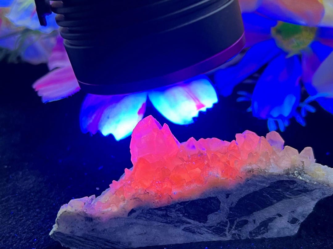 UV Reactive Mangano Calcite Stone Mineral Specimen Crystal Natural ...