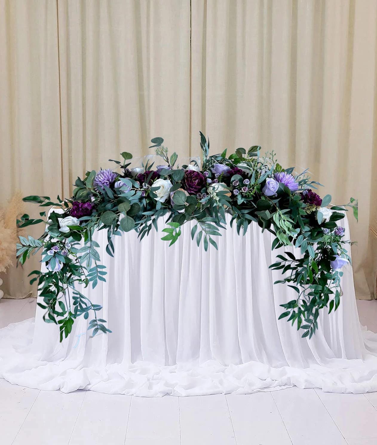 Wedding head table arrangement | Beachweddingtips.com