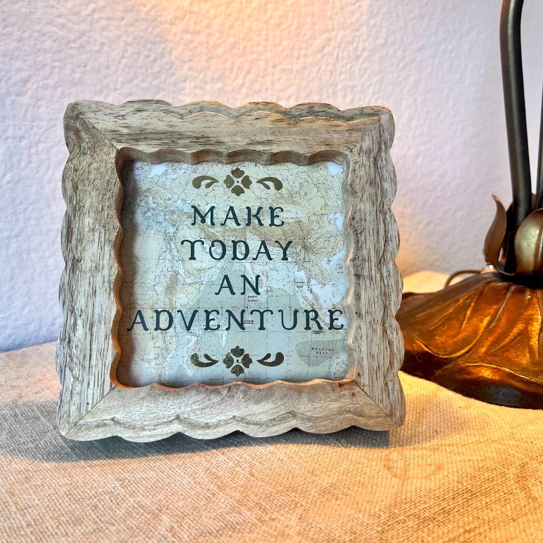 Vintage Wood 5x5 Frame With Ornate Scalloped Detail Hold Approximately ...