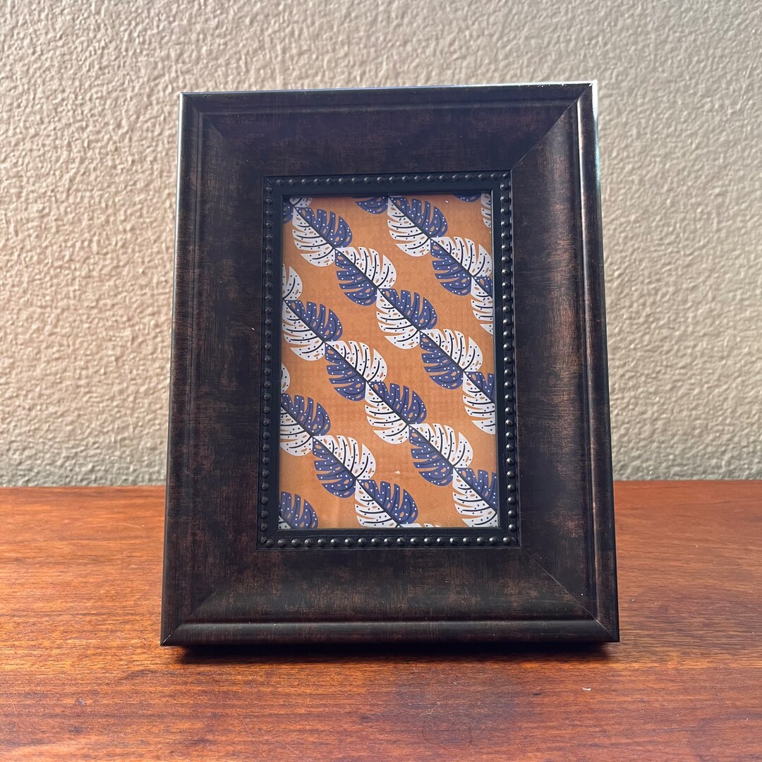 Vintage Brown 9x7 Frame Holds a 4x6 Image Sits and Can Be Hung Both ...
