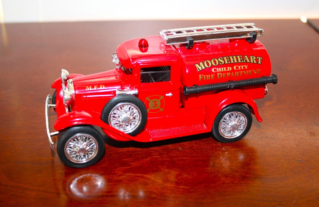 Vintage Mooseheart Child City Fire Truck Bank - Die Cast - 1/25 Scale W ...