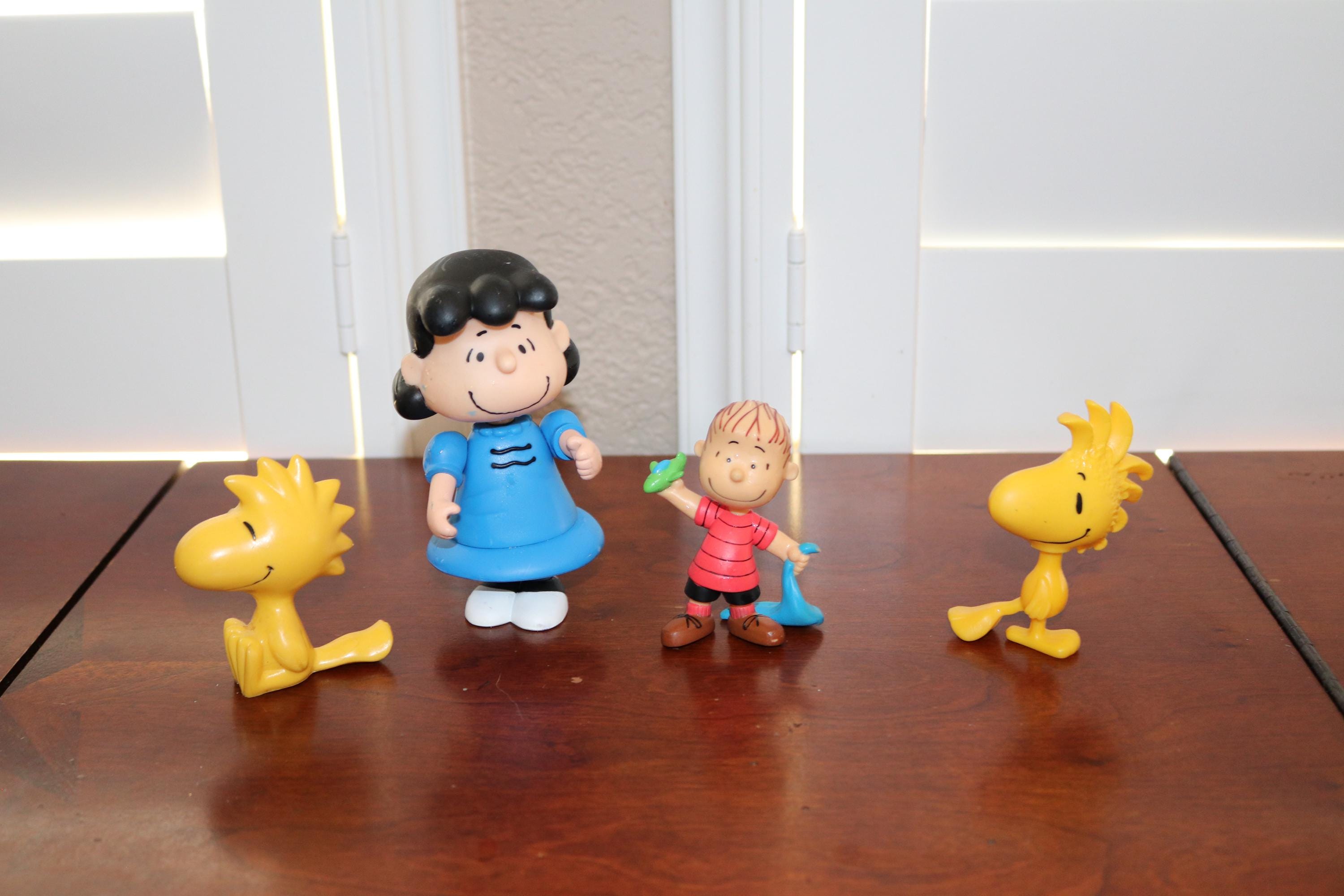 Select a Peanuts Comic Character Figurine: Snoopy, Lucy, Linus - Will ...