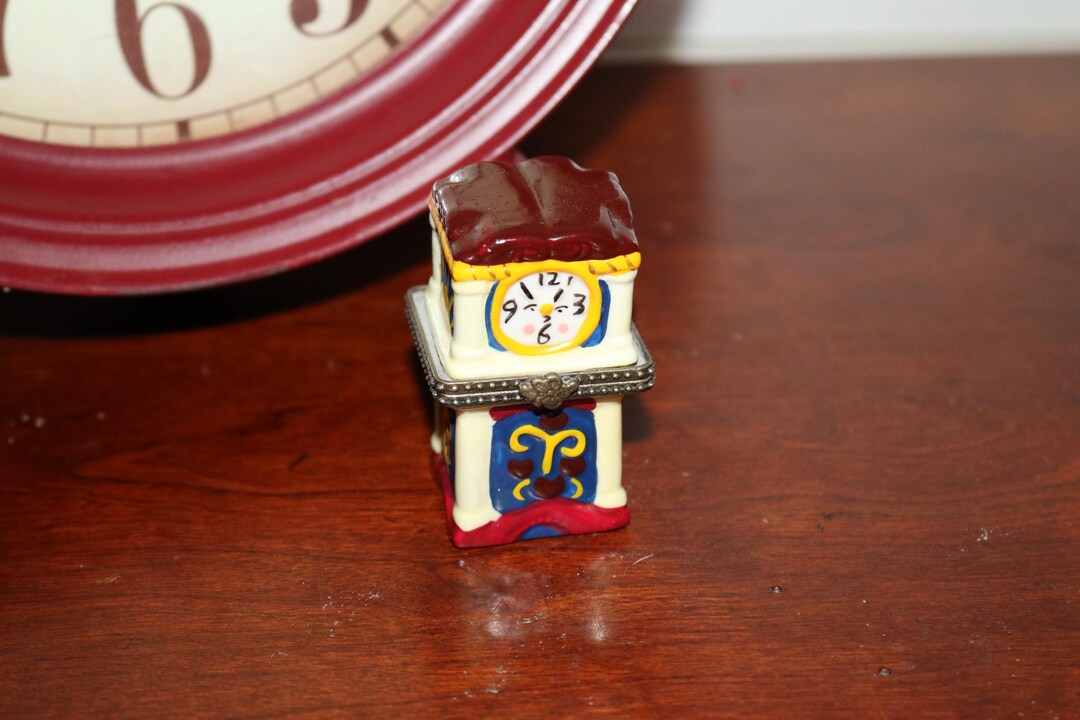 Porcelain Hickory Dickory Dock Hinged Trinket Box With Mouse Charm ...