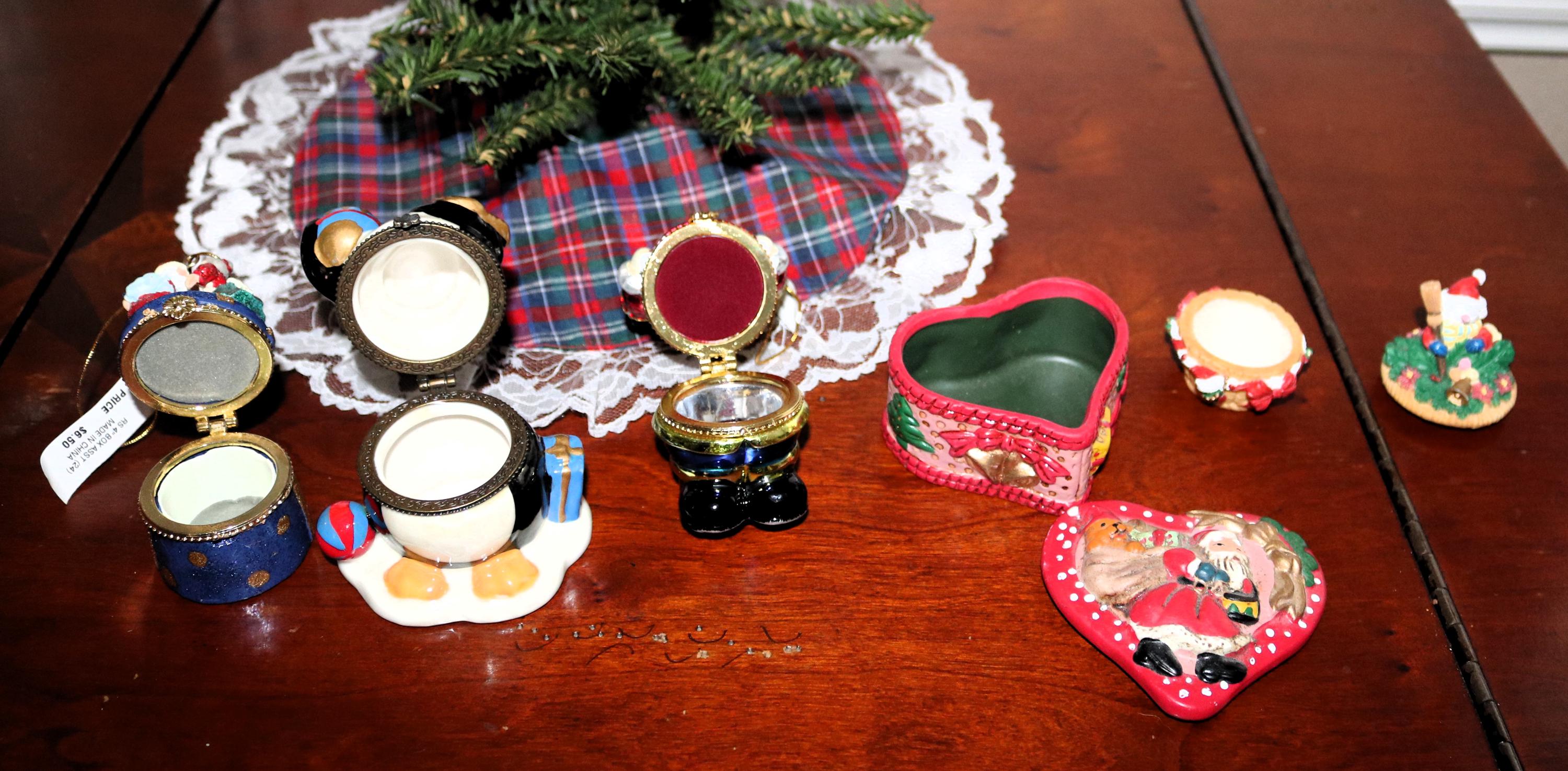 Pick Your Favorite Christmas Trinket Box! Hinged Penguin, Kissing ...