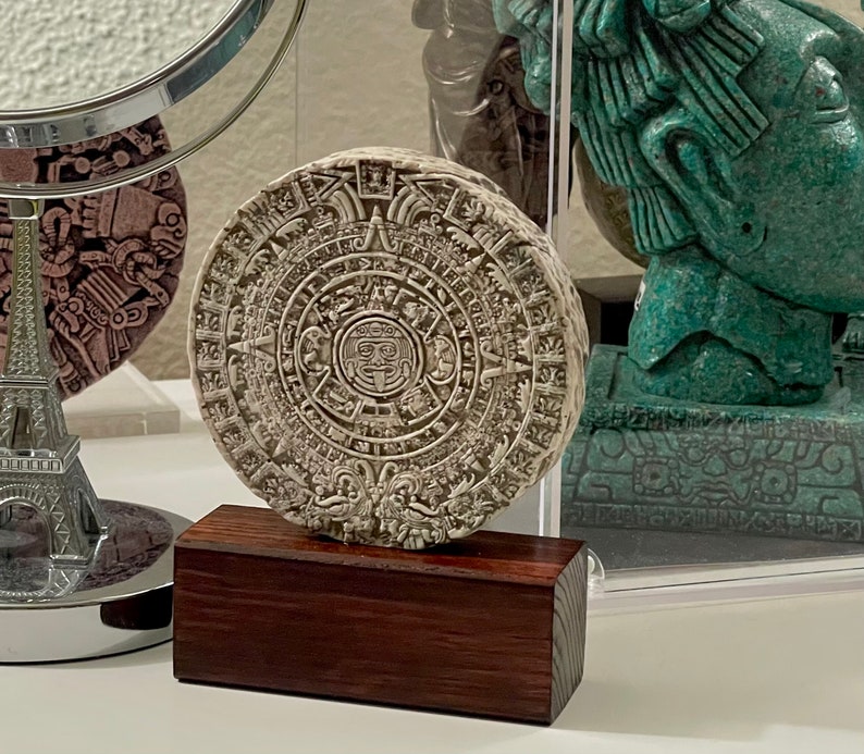 Aztec Calendar , Sun Stone , the Most Famous Ancient Mexican Sculpture ...