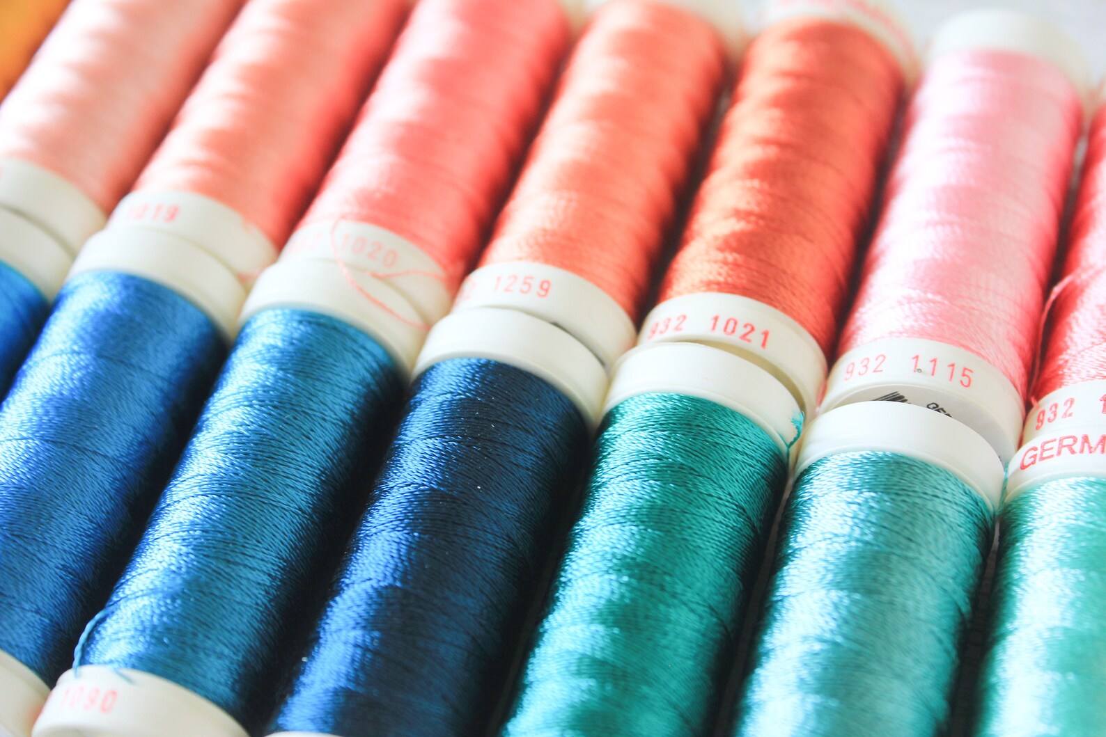 SULKY Rayon Solid 30 Weight Thread 180yd (165m), Gutermann Sulky Rayon ...