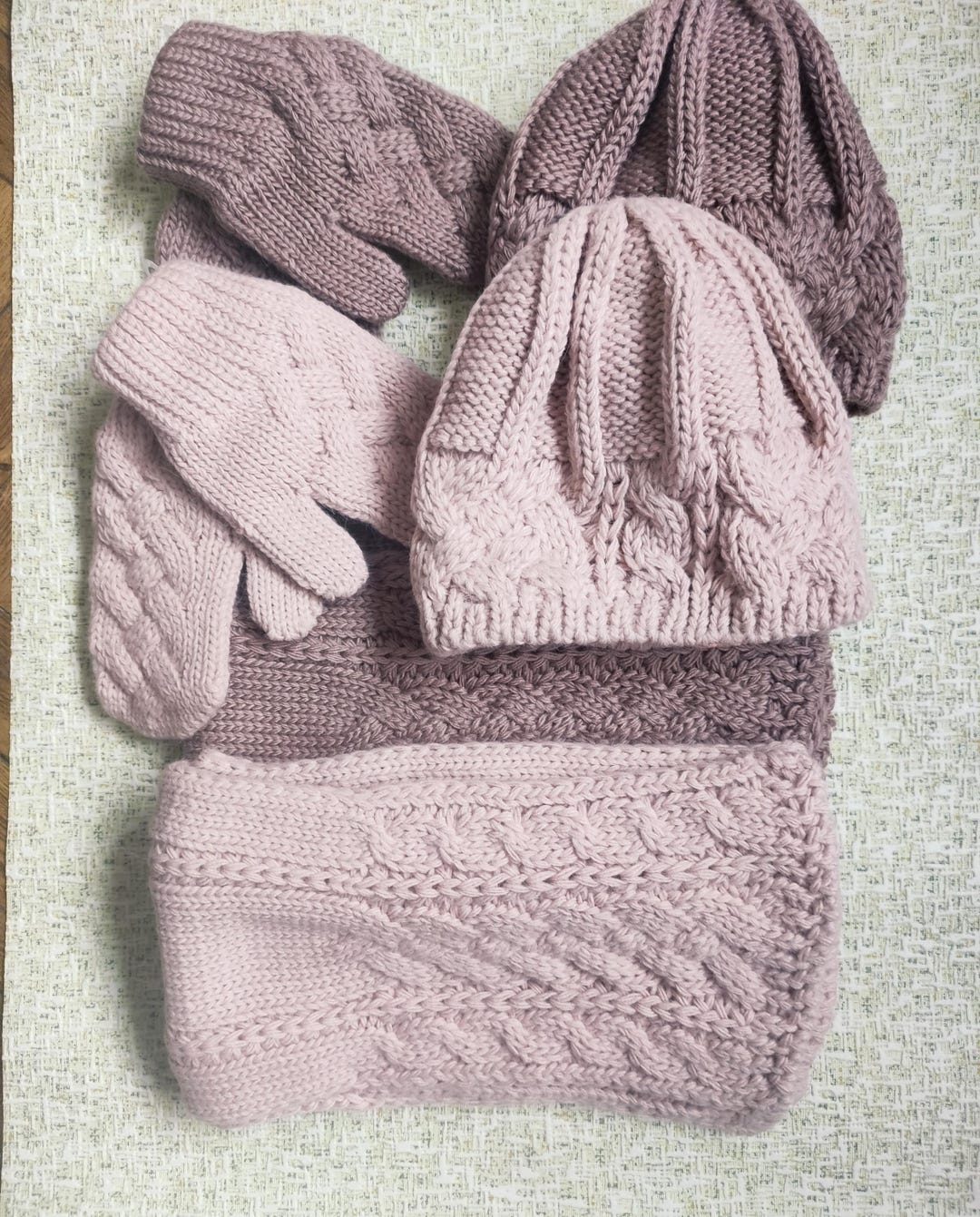 DUSTY ROSE and Soft PINK Knit Set Hat Scarf Mittens Warm Wool Slouchy ...