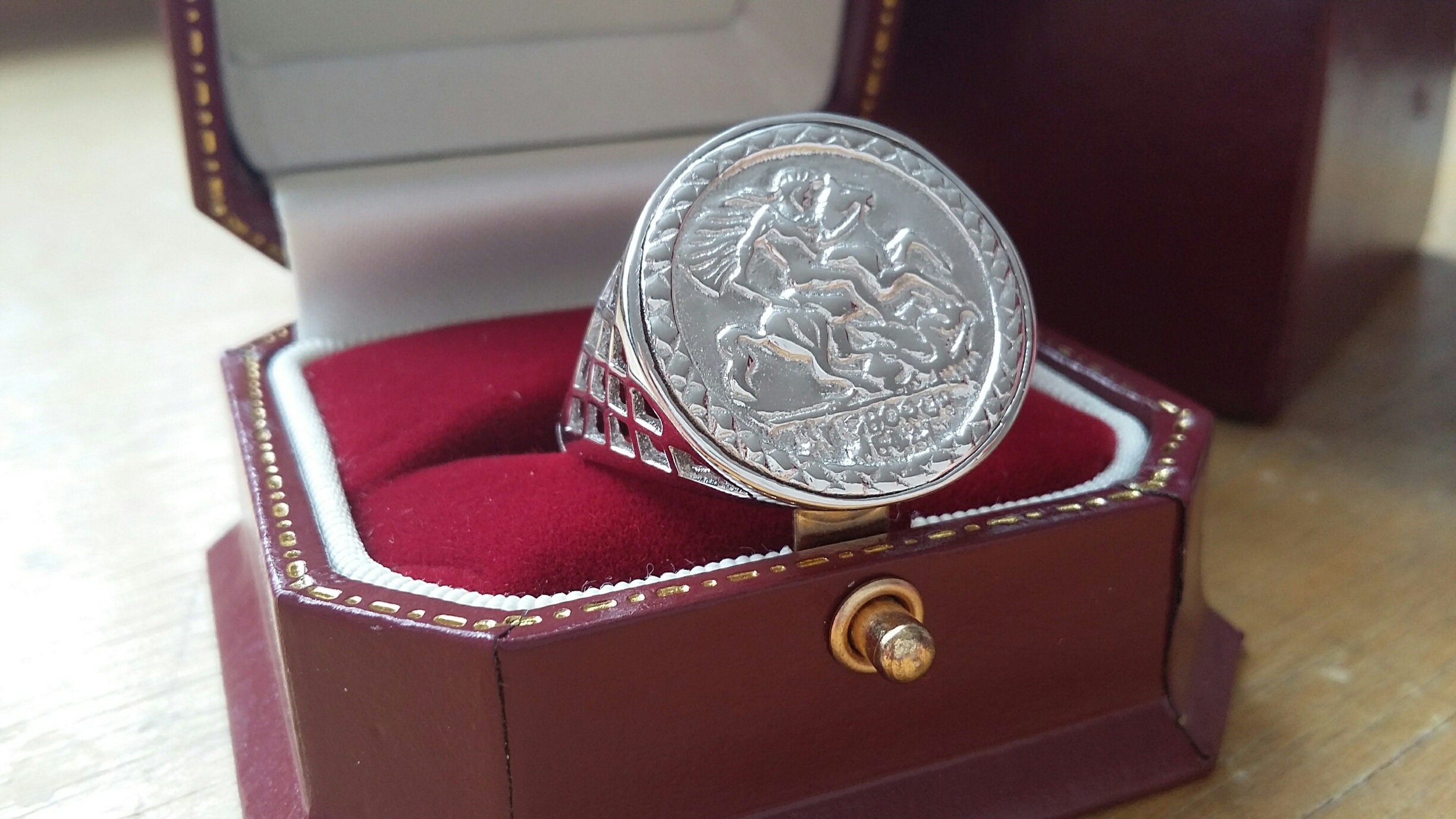 St George Medal 925 Sterling Silver Sovereign Ring With Basket Sides ...