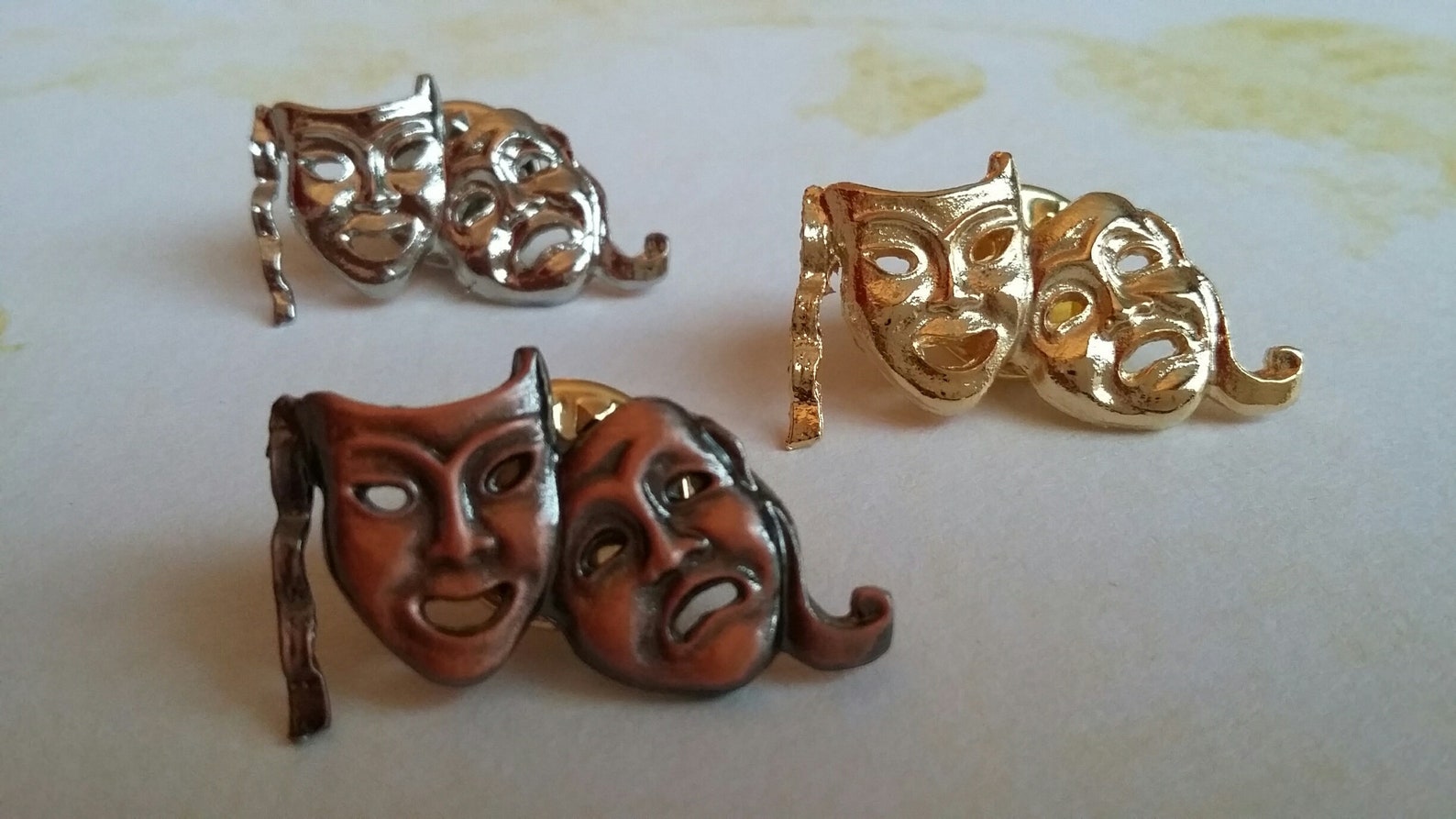 Comedy Tragedy Drama Theatre Mask 25mm Lapel Pin Brooch Badge in Gold ...