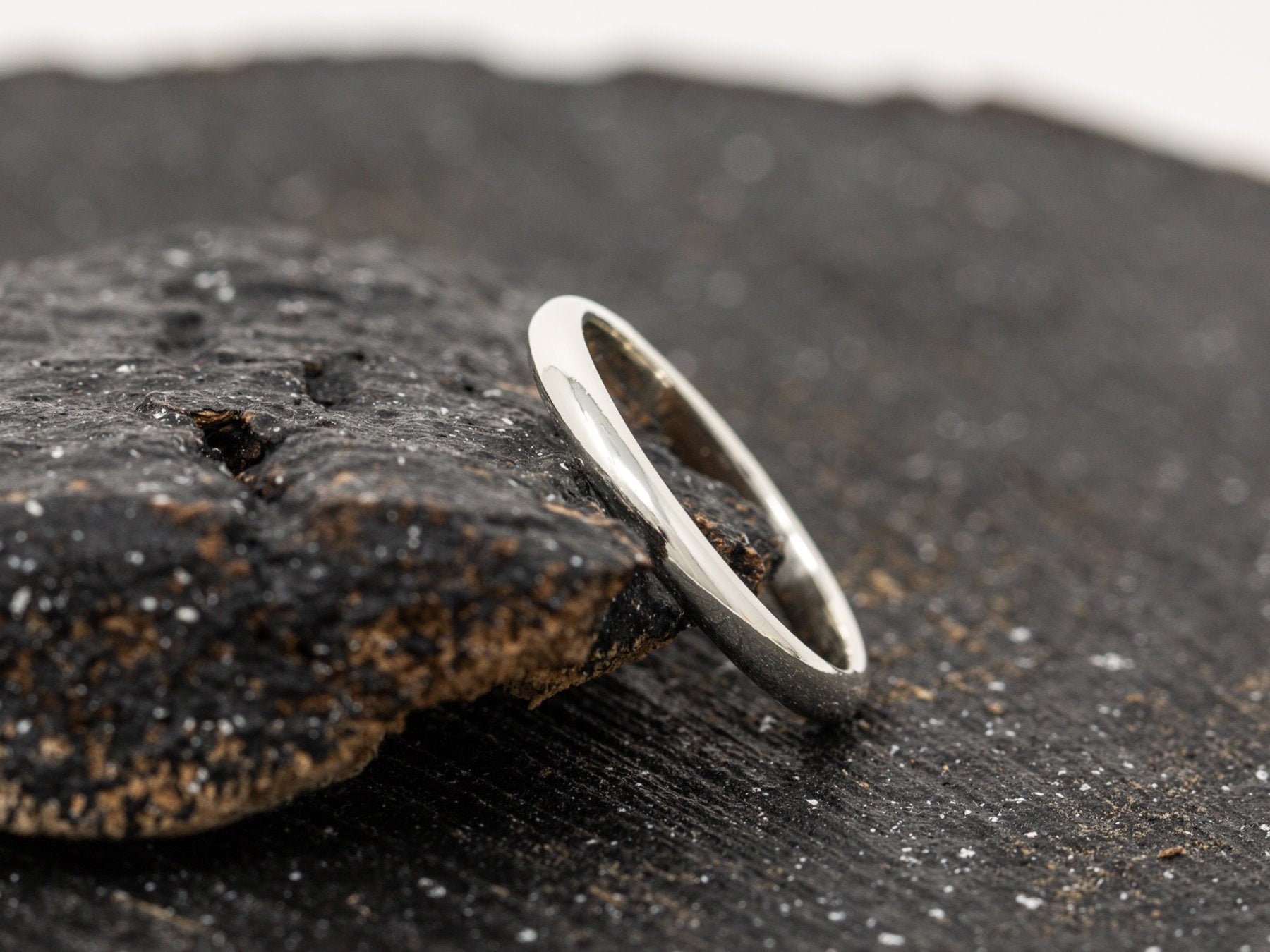 Anillos De Prometida A Guide To D Shaped Wedding Rings Anillo Pareja