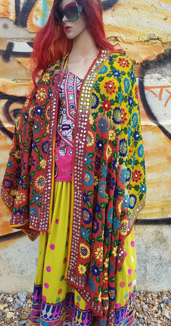 Vintage Shawl: Stunning Vintage 1970s Red and Yellow … - Gem