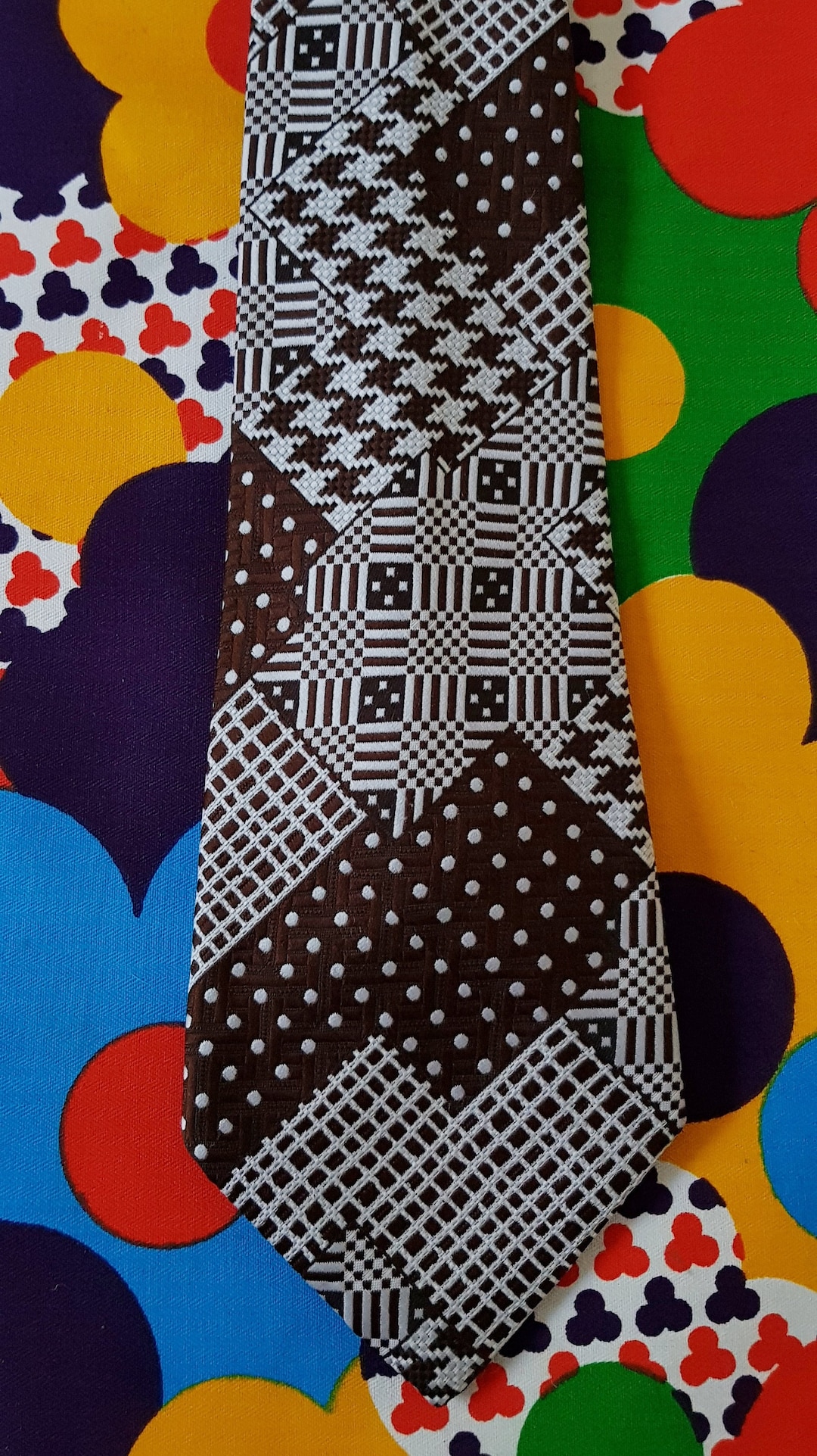 Vintage Men's Tie: Groovy Vintage 1970s Brown and White Abstract ...