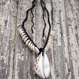 Black Hemp & Large COWRIE Shell Choker or Necklace - Etsy