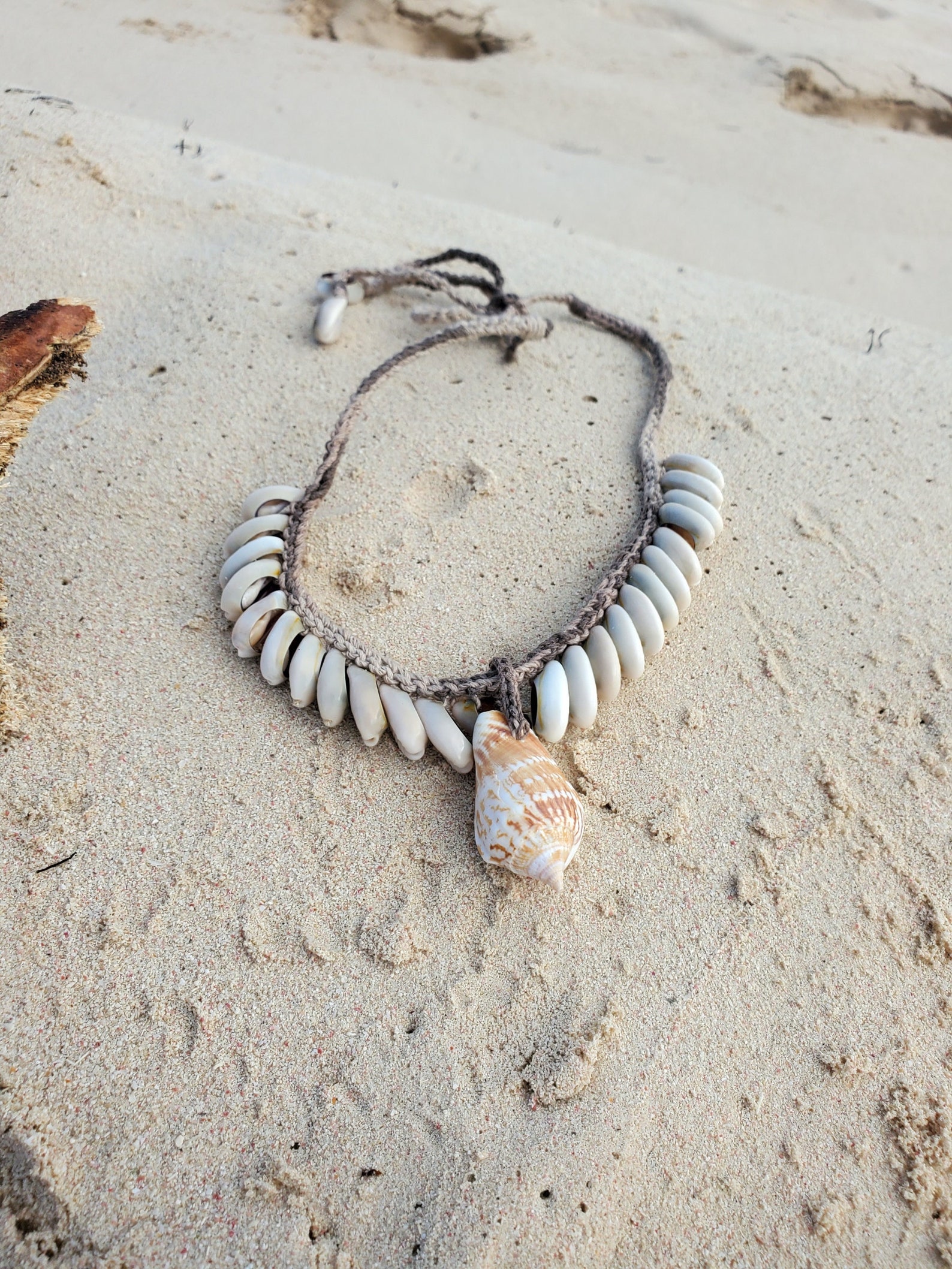 Crocheted Cowrie Shell Statement Necklace - Etsy