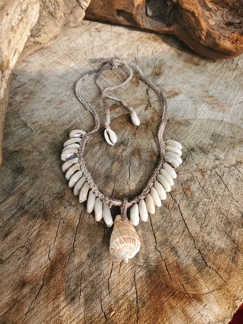 Crocheted Cowrie Shell Statement Necklace - Etsy