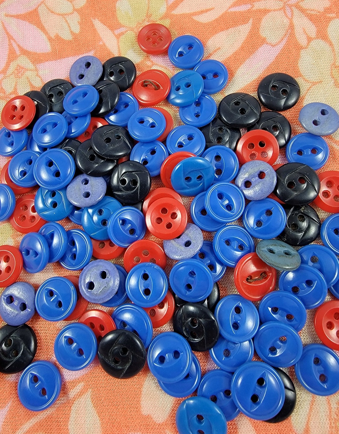 Vintage Red Blue and Black Plastic Sew Thru Buttons - Mixed Lot of 100 ...