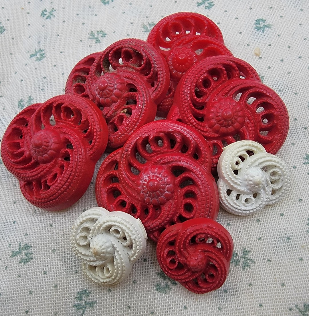 Vintage Red and White Early Plastic Trefoil Shape Buttons With Self ...