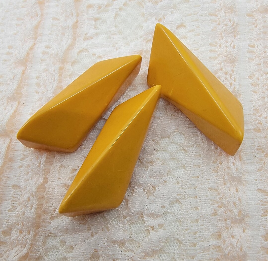 Vintage Bakelite Butterscotch Yellow Angular Toggle Buttons With Self ...