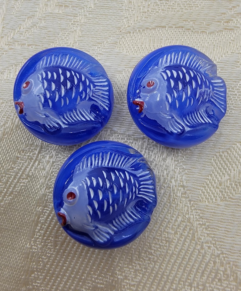 YOUR CHOICE Vintage Molded Glass Fish Button With Self Shank - Etsy