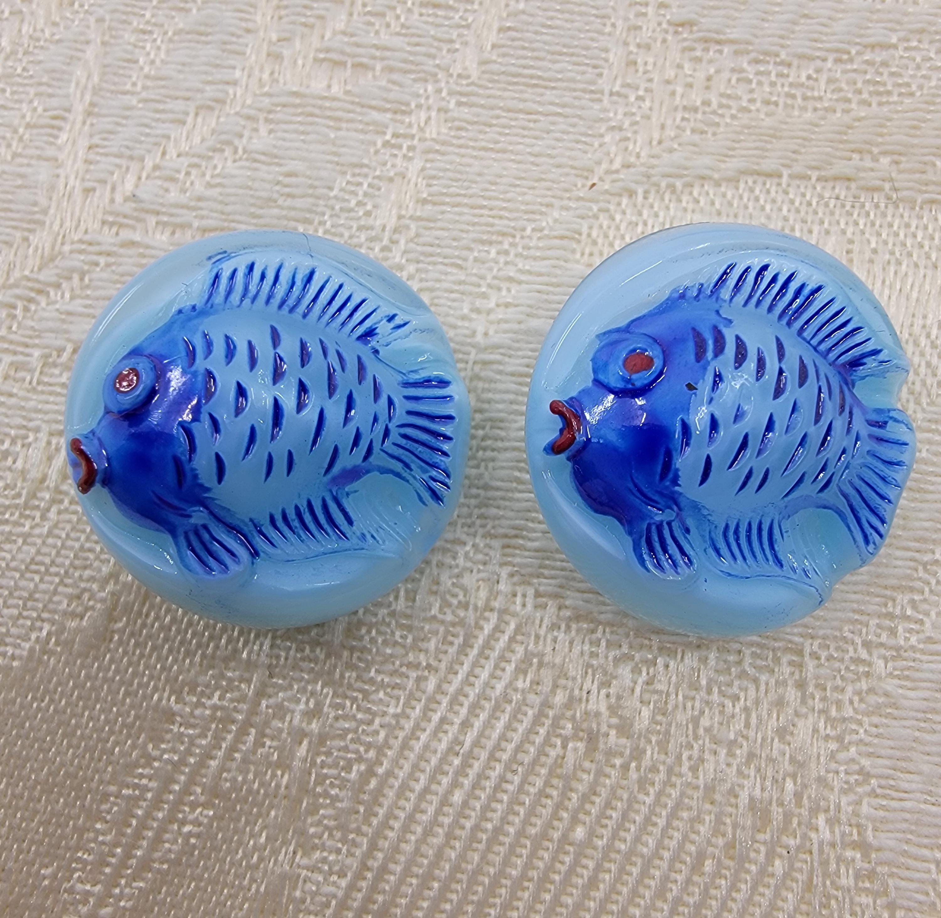 YOUR CHOICE Vintage Molded Glass Fish Button With Self Shank - Etsy
