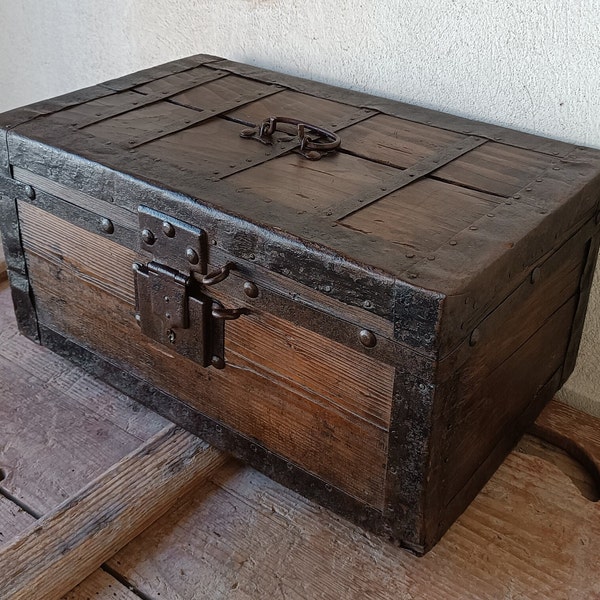 Rustic Trunk - Etsy