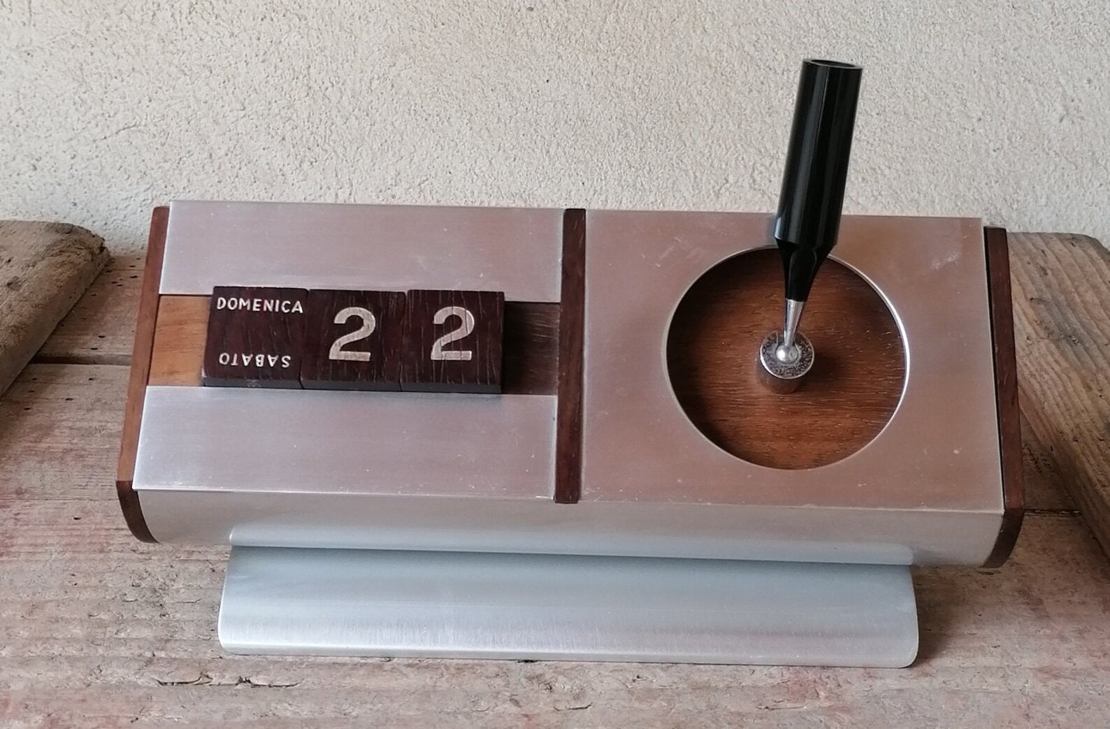 Perpetual Calendar of the 80s Desk, Vintage Date Display With Table Pen ...