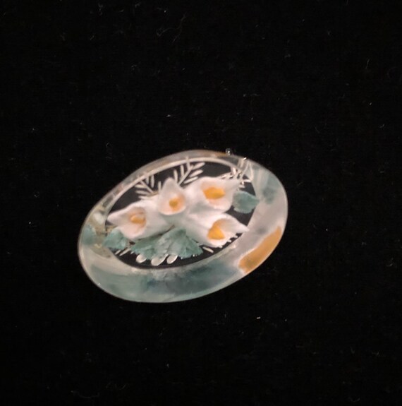 Vintage lucite oval brooch - Gem