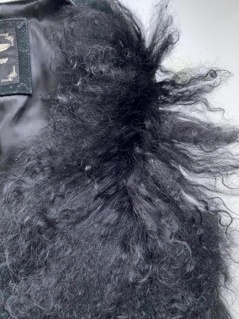 Colete de pele de cordeiro mongol preto: Colete sem mangas com franjas ...