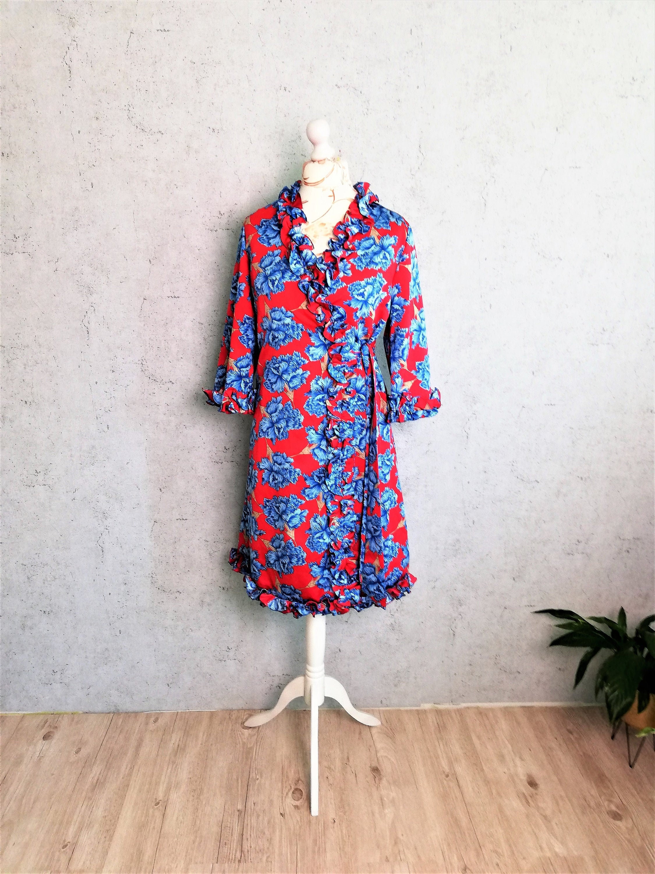 Vintage 70s Loungewear Robe / Ruffle Trim knee length Wrap | Etsy