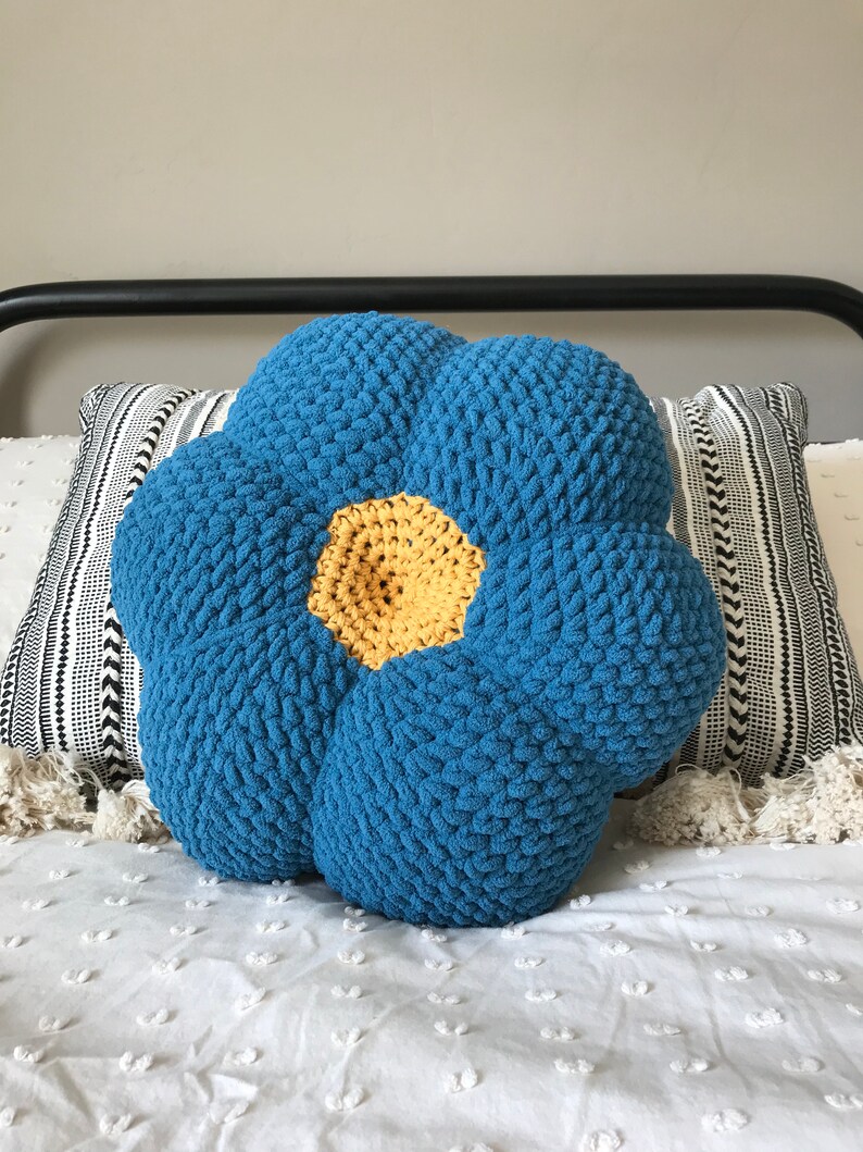 Retro Flower Pillow, Flower Decorative Pillow, Daisy Plushies, Daisy ...