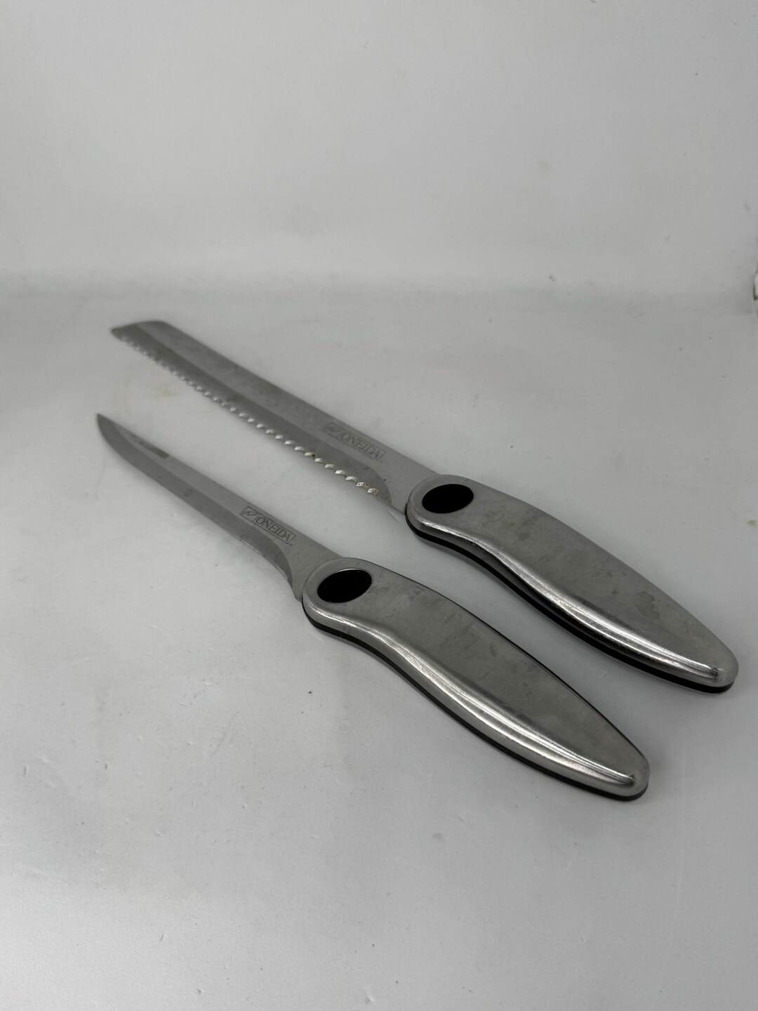 Set of 2 Vintage Oneida Kitchen Knives. Serrated, Bread Knife and ...