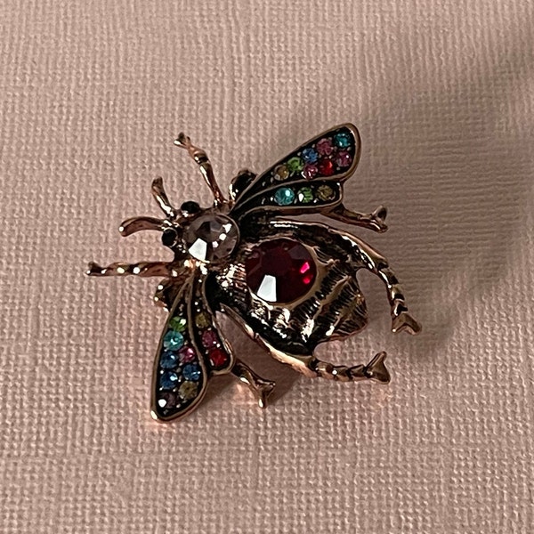 Bee Pin - Etsy