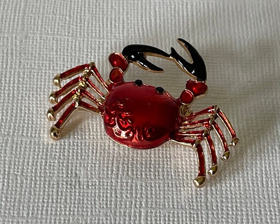 Red crab brooch, crab pin, red and gold crab pin, kin… - Gem