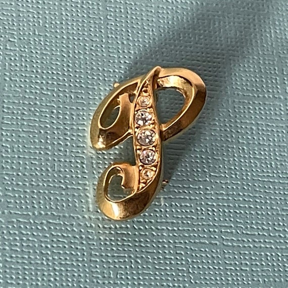 Vintage letter P brooch, Signed Avon letter P pin, go… - Gem