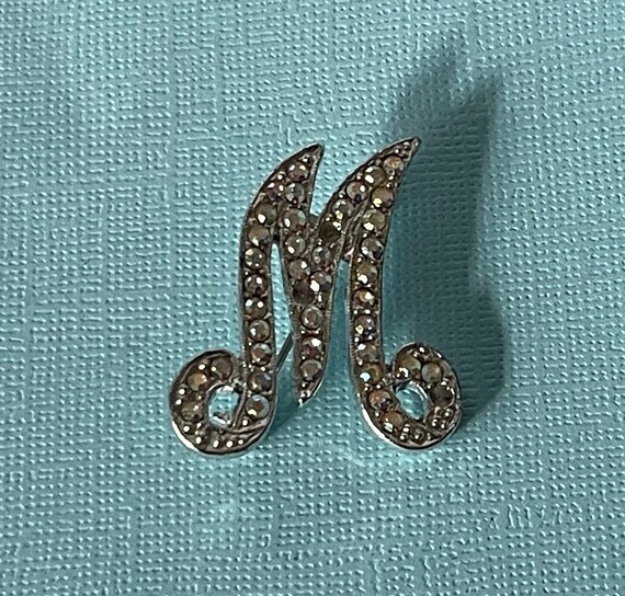 Vintage letter M brooch, rhinestone letter M pin, let… - Gem