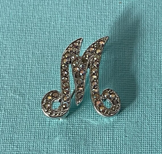 Vintage letter M brooch, rhinestone letter M pin, let… - Gem