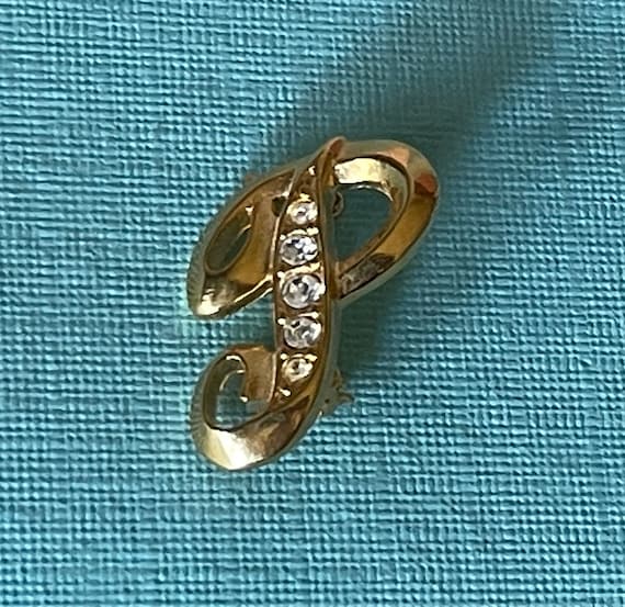 Vintage letter P brooch, Signed Avon letter P pin, go… - Gem