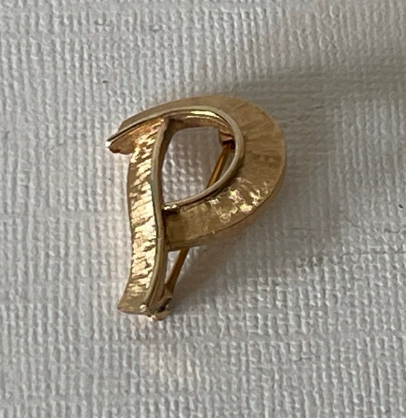 Vintage letter P brooch, Signed Mamselle P broohc, go… - Gem