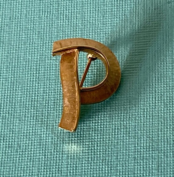 Vintage letter P brooch, Signed Mamselle P broohc, go… - Gem