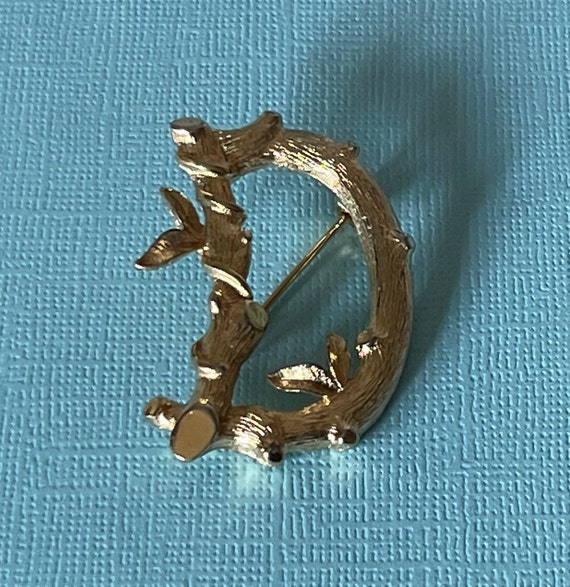 VIntage letter D brooch, signed Sarah, Sarah Coventry… - Gem