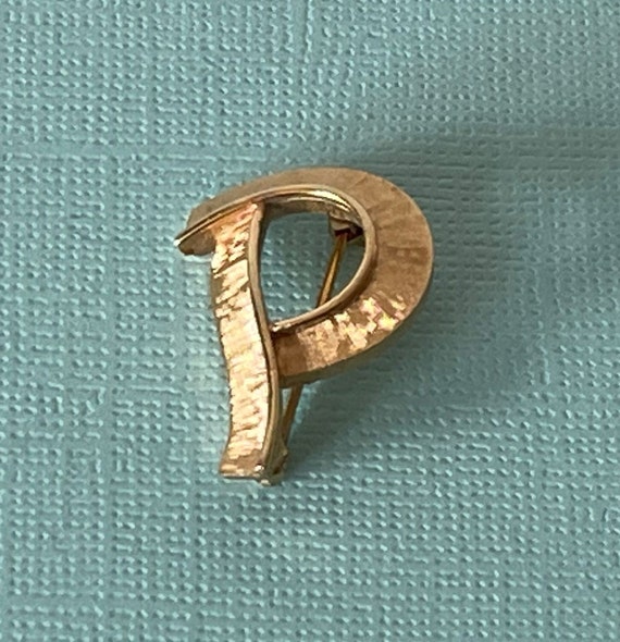 Vintage letter P brooch, Signed Mamselle P broohc, go… - Gem