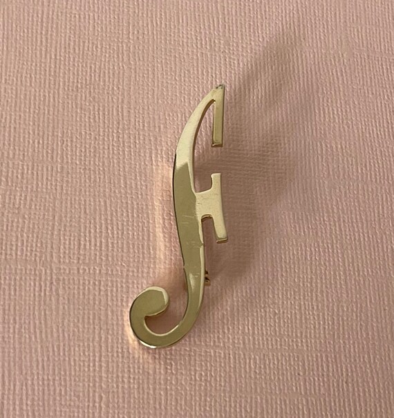 F monogram initial letter - Gem