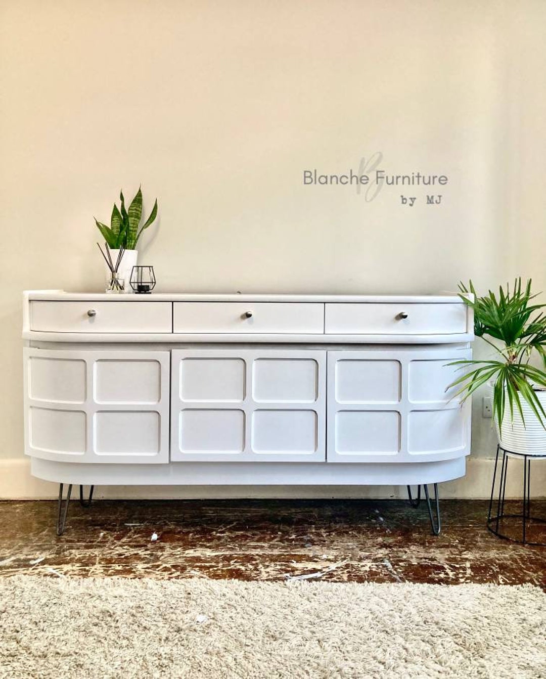 Curved Luxury Sideboard in Brilliant White With Steel Hairpin Legs and ...