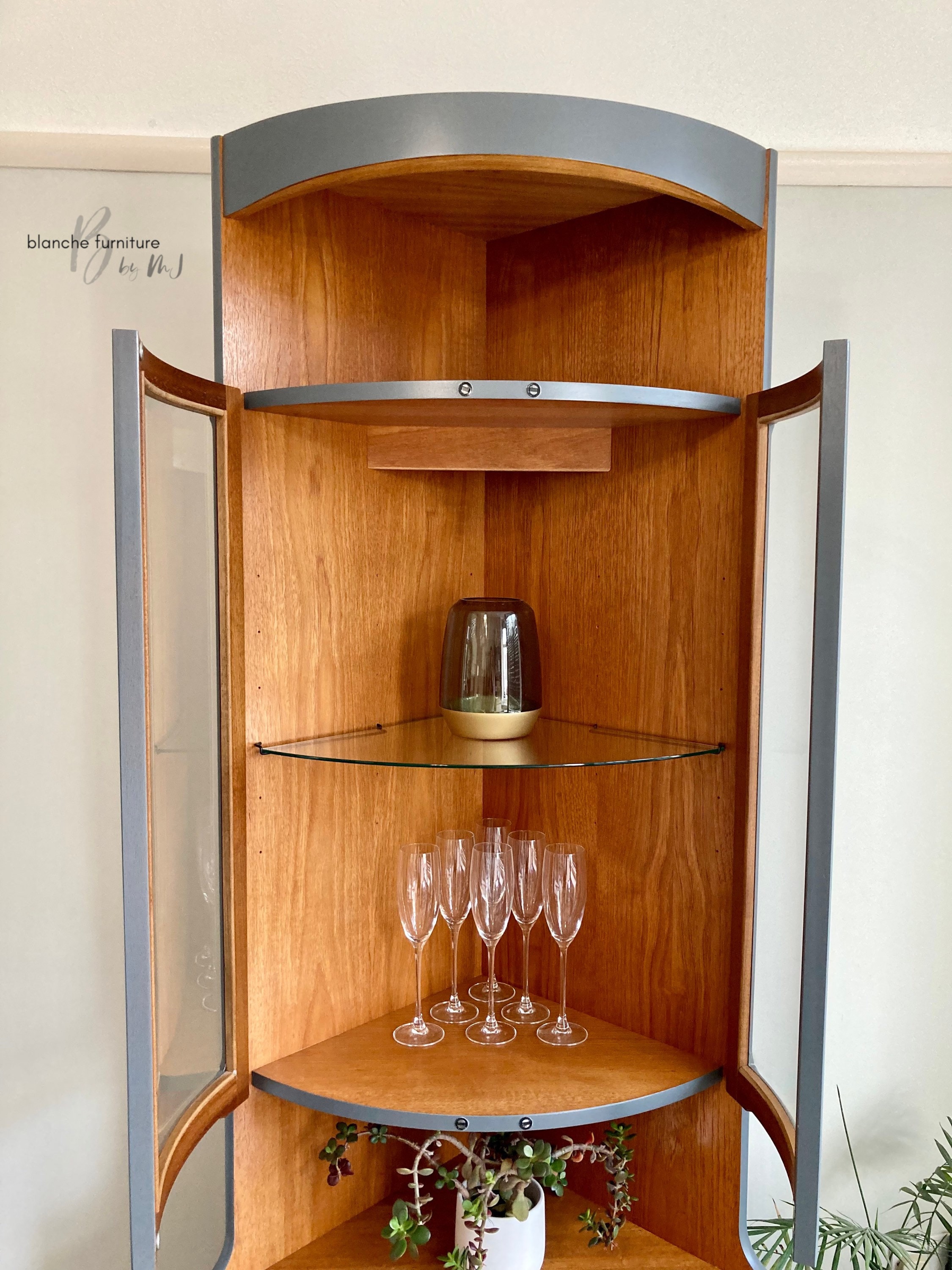 Vintage corner drinks cabinet store