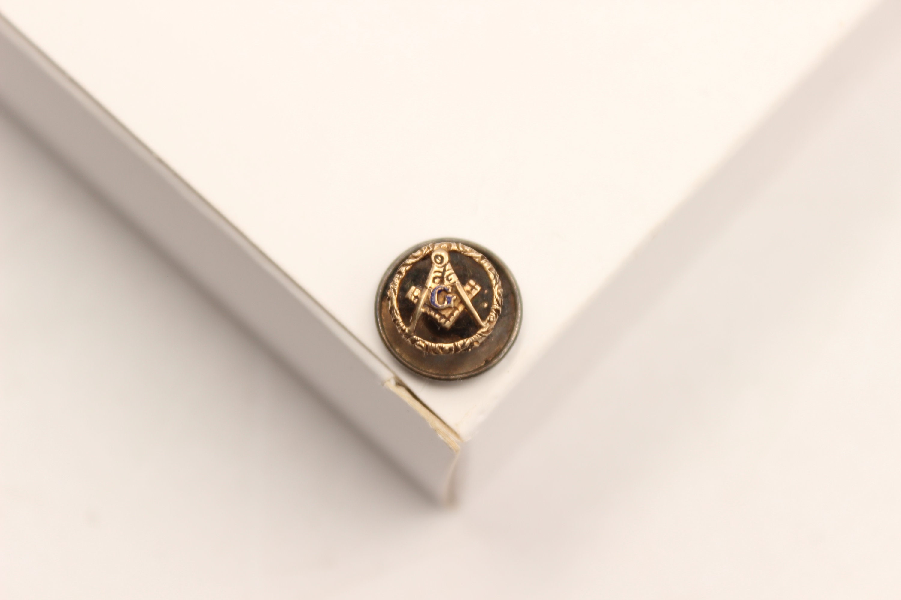 Vintage 10K Solid Gold 3D Freemason Lapel Pin Tack Button Masonic G ...