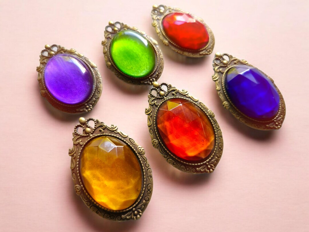 TWST - Dorm Coloured Gem Brooch - Etsy